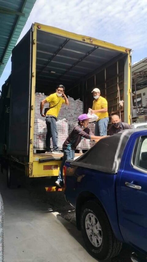 Agihan 2800 set barang dapur untuk PPR Desa Rejang yang dikenakan ...